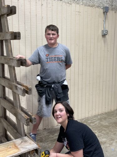 FFA fair prep | News, Sports, Jobs - Marietta Times
